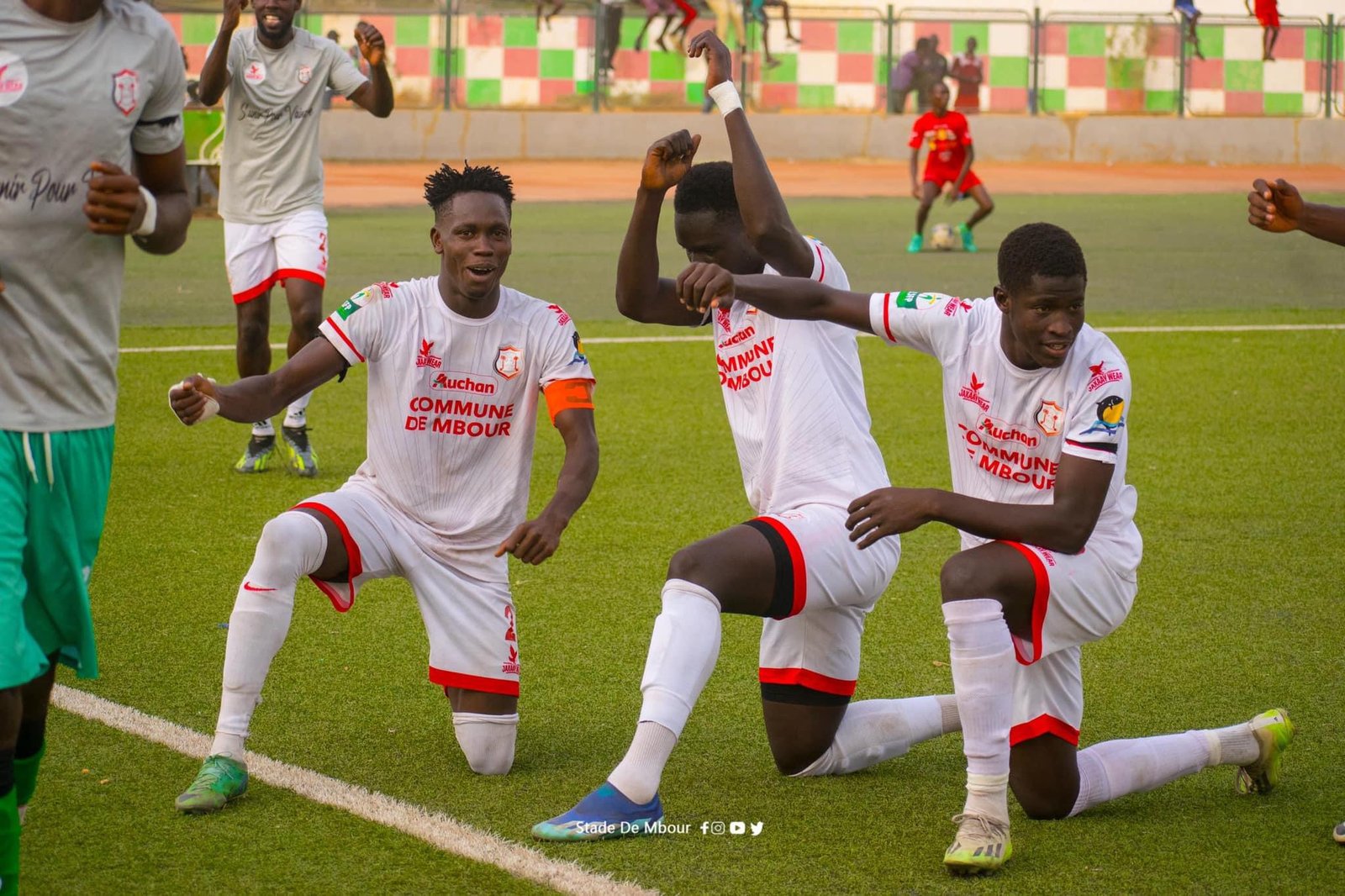 LE STADE DE MBOUR MAINTENU — TOUT-FOOT.COM